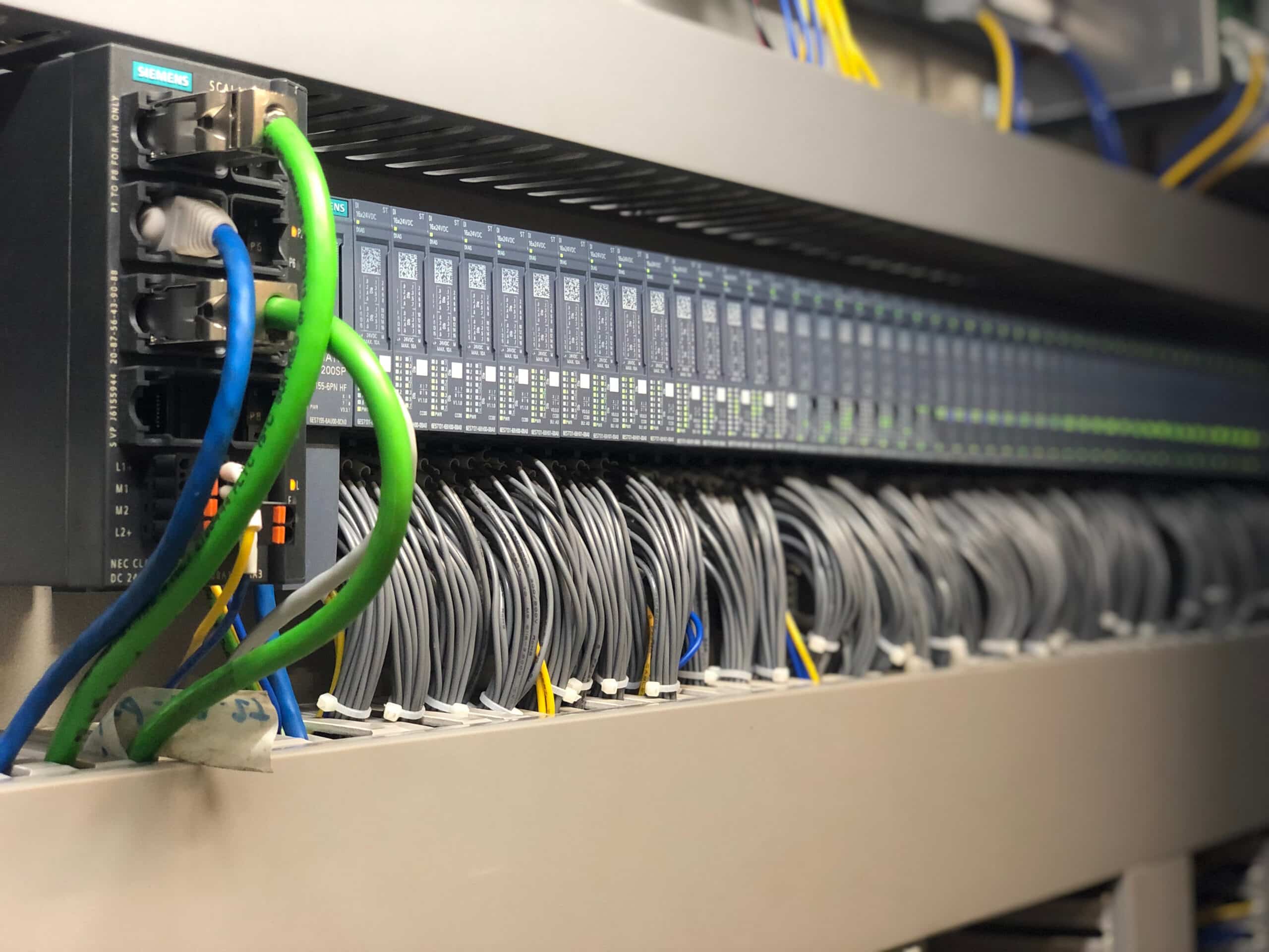 Wat is een PLC (Programmable Logic Controller)? | EKB